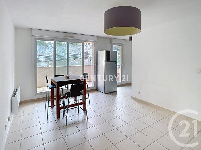 Appartement à louer - Aubagne - 2 pièces - 1 chambre