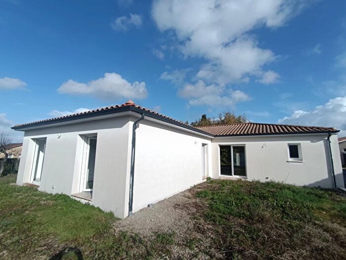 Maison à vendre - Ruelle-sur-Touvre - 5 pièces - 3 chambres