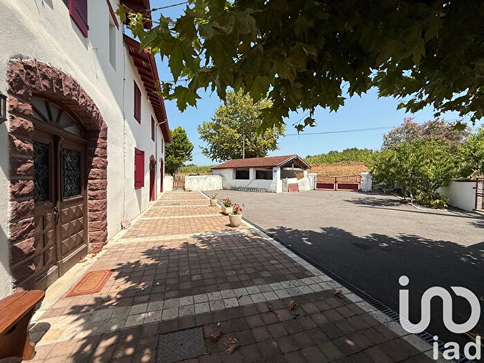 Maison à vendre - Saint-Palais - 14 pièces - 9 chambres