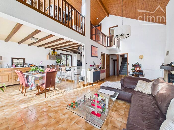 Maison à vendre - Saint-Nazaire-les-Eymes - 5 pièces - 3 chambres