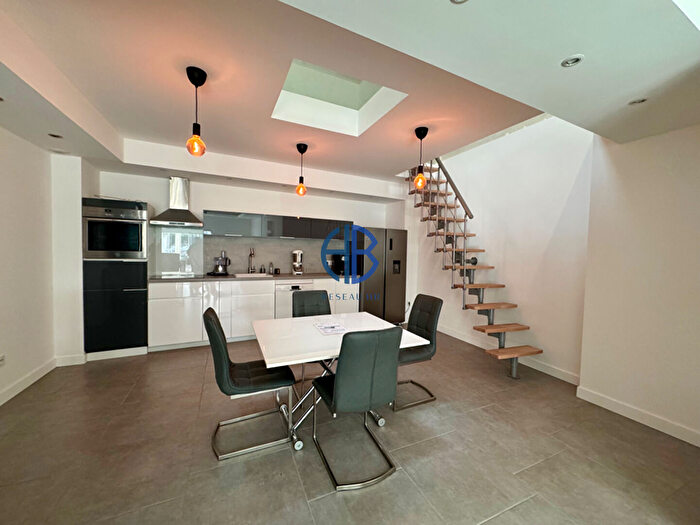 Maison à vendre - Saint-Priest, Village - 5 pièces - 4 chambres