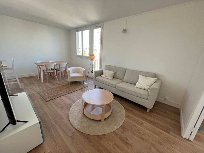 Appartement à louer - Grenouillère-Marnois-Rive de Marne, Noisy-le-Grand - 4 pièces - 1 chambre