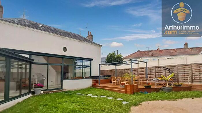 Maison à vendre - Beaugency - 5 pièces - 3 chambres