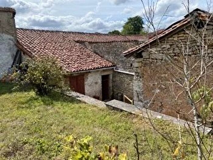 Maison à vendre - Beaulieu-sur-Sonnette - 5 pièces - 1 chambre