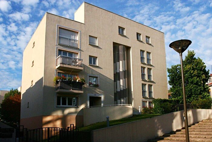 Appartement à louer - République, Suresnes - 2 pièces - 1 chambre