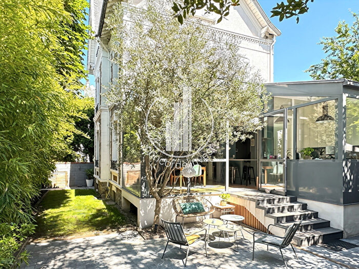 Bois-Colombes, Jean Mermoz : Maison 7 pièces à vendre