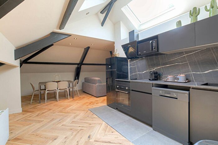 Appartement 3 pièces à Le-Perollier, Écully, à louer