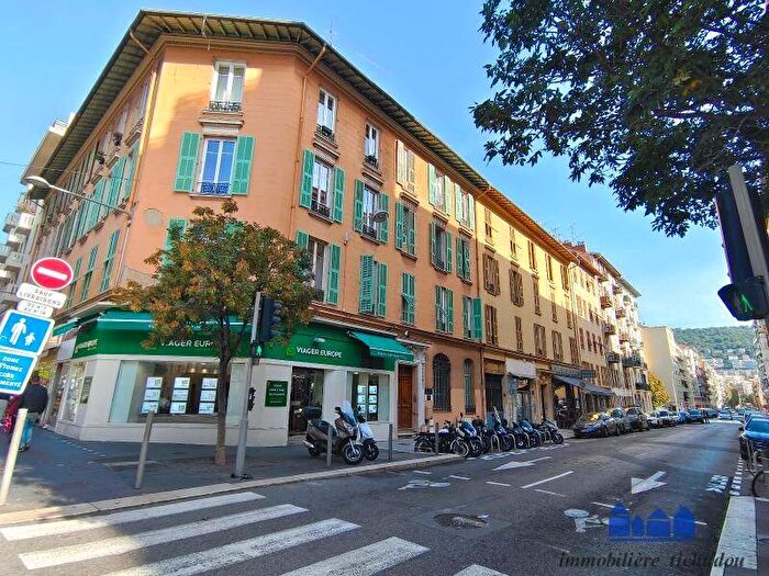 Appartement à louer - République, Nice - 4 pièces - 3 chambres