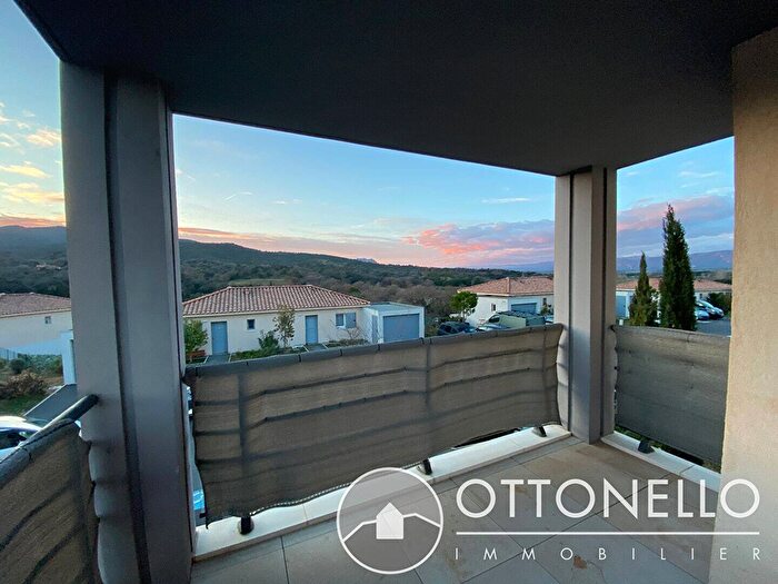 Appartement à louer - Roquebrune-sur-Argens - 3 pièces - 2 chambres