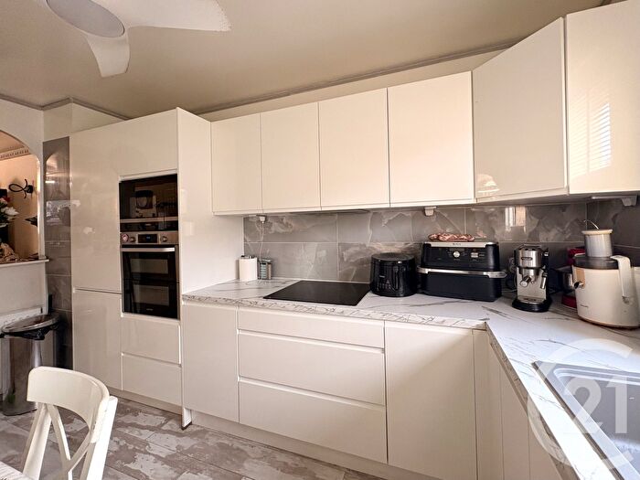 Appartement à vendre - Saint-Fons, Centre-ville, Chassagnon - 4 pièces - 3 chambres