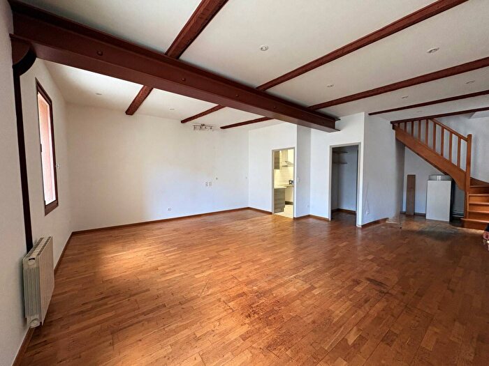 Appartement à louer - Aigues-Vives - 4 pièces - 2 chambres