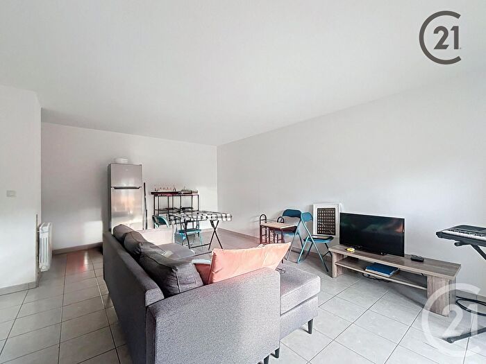 Villeneuve-sur-Yonne : Appartement 2 pièces à vendre
