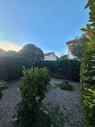 Appartement à louer - Marseille e , Mazargues - 3 pièces - 2 chambres