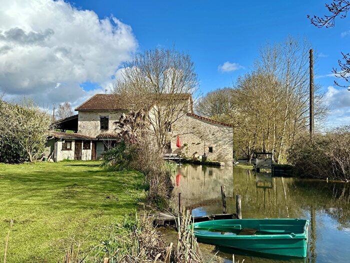 Maison à vendre - Londigny - 5 pièces - 3 chambres