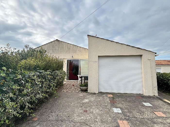 Maison à vendre - Châteaubernard - 5 pièces - 3 chambres