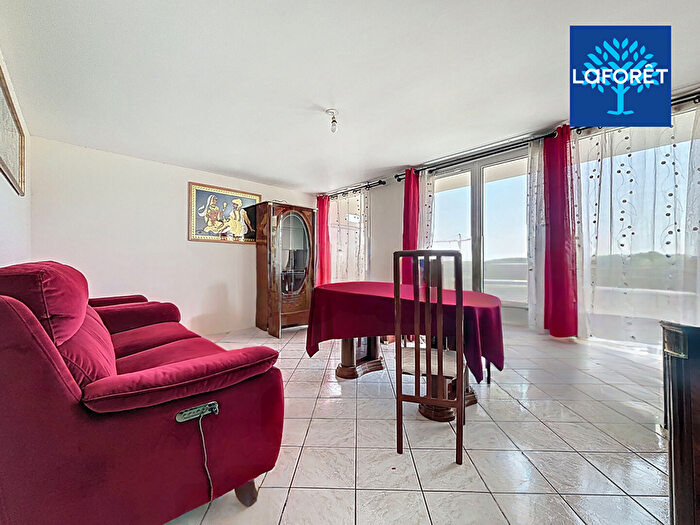 Noisy-le-Grand, Est : Appartement 4 pièces à vendre
