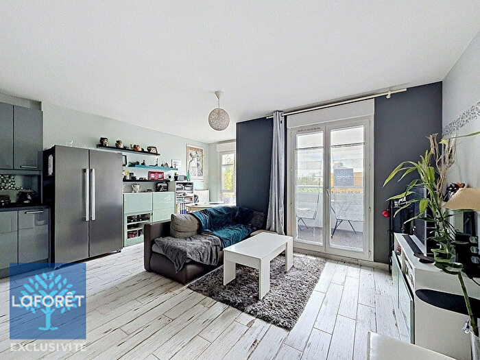 Cergy, Axe Majeur, Horloge : Appartement 2 pièces à vendre