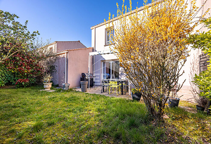 Maison à vendre - LHoumeau - 5 pièces - 3 chambres