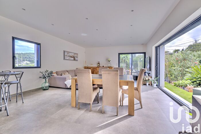 Maison à vendre - Vallauris, Retenaou, Brusquets, Devens, Zone dactivité Saint-Bernard - 7 pièces - 5 chambres