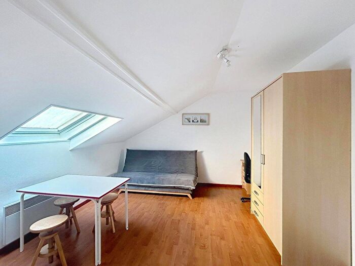 Appartement à louer - Bois dAmour-Porte de Paris-Courlancy, Reims - 1 pièce