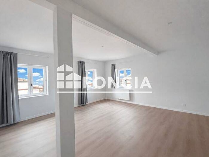 Appartement 1 pièce à École Joseph Bara-Groupe scolaire Carnot-Hôtel de Ville, Agen, à louer