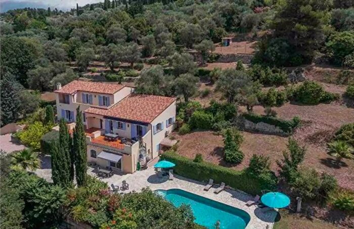 Maison à vendre - Grasse - 8 pièces - 6 chambres