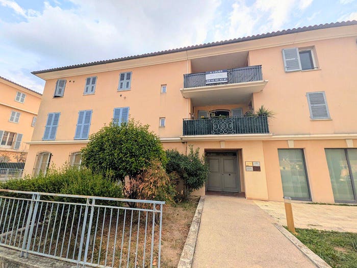 Appartement 3 pièces à Châteauneuf-le-Rouge, à louer