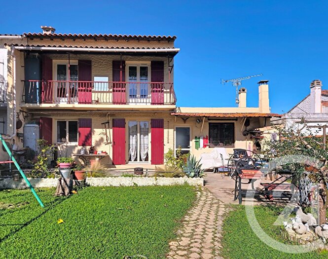 Maison à vendre - Saint-Martin-de-Crau - 5 pièces - 3 chambres