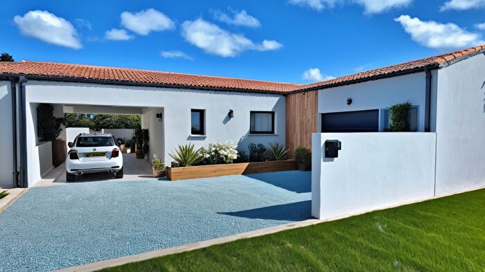 Maison 6 pièces à Angliers, à vendre