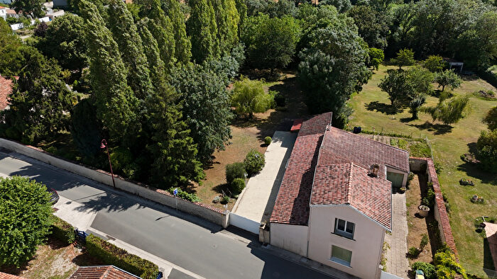 Bouhet - Maison 8 pièces à vendre