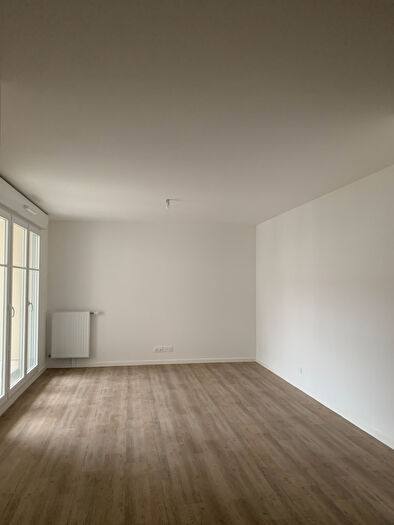 Savigny-le-Temple, Plessis-le-Roi : Appartement 2 pièces à louer