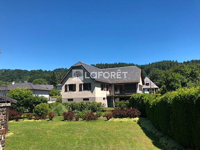 Maison à vendre - Riom-ès-Montagnes - 7 pièces - 5 chambres