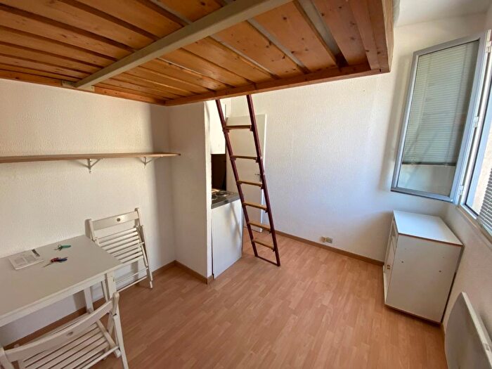 Appartement à louer - Quartiers Centre, Saint-Hélier, Gare - 1 pièce