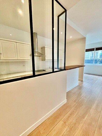 Appartement à louer - Porte Dauphine, Paris ème arrondissement - 2 pièces - 1 chambre