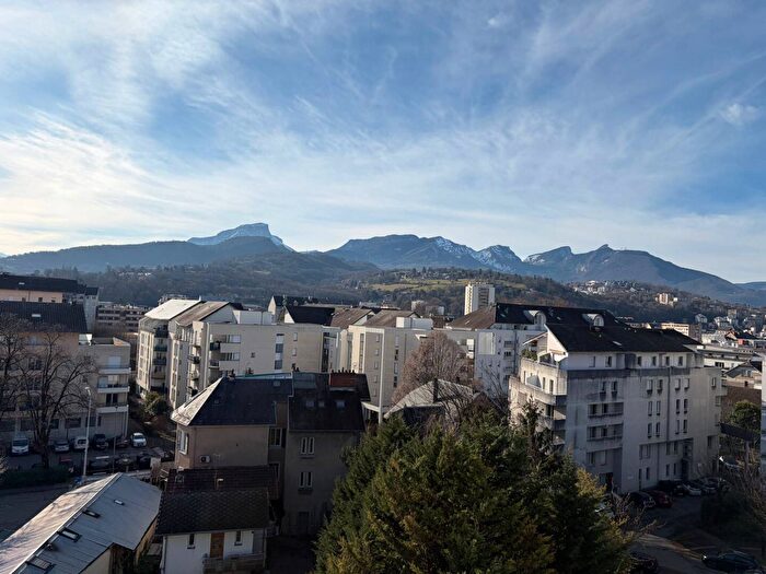 Appartement à louer - Chambéry - 2 pièces - 1 chambre