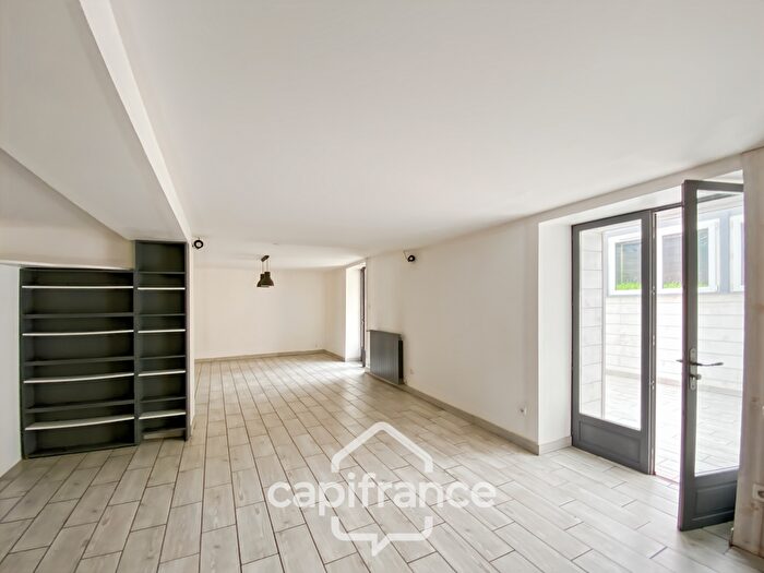 Maison 6 pièces à Gouvernes, à vendre