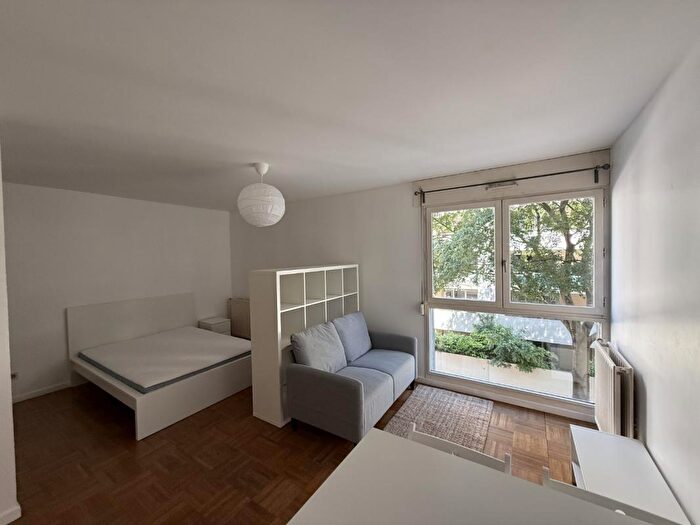 Appartement à louer - Villeurbanne, Charmettes - 1 pièce