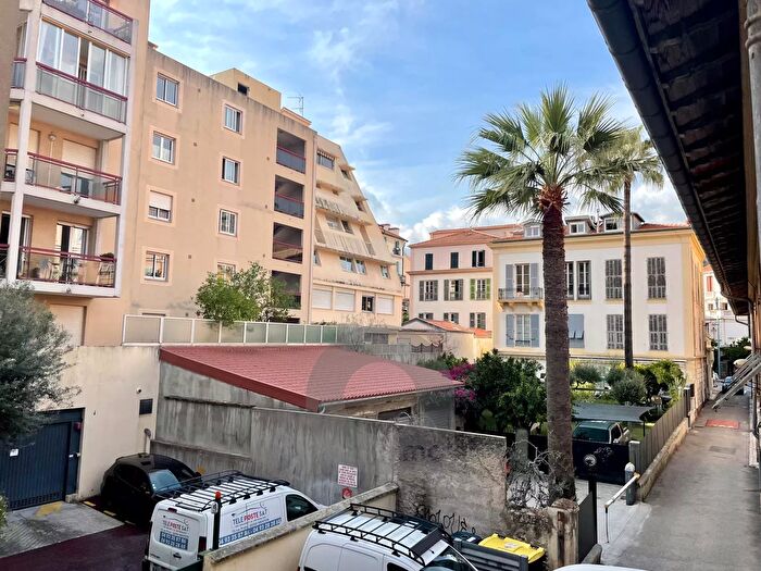 Appartement à vendre - Menton, Hôtel de Ville, Vieille Ville, Musée, Madone, Carnolès - 3 pièces - 2 chambres