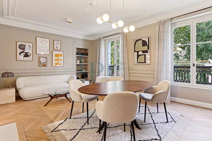 Appartement à vendre - Paris e , Saint-Philippe du Roule - 5 pièces - 4 chambres