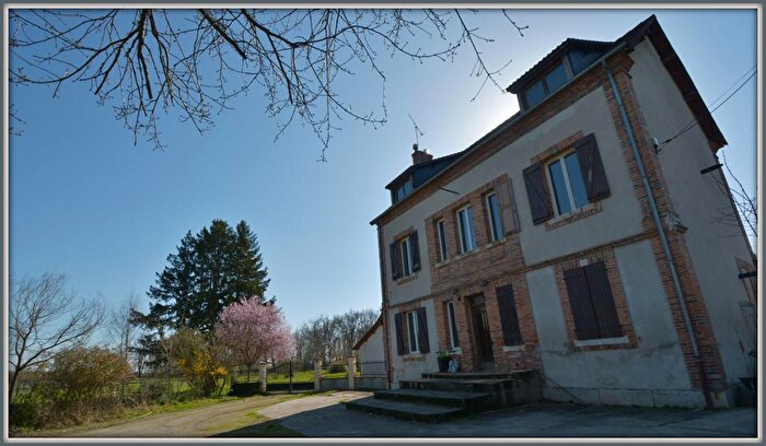 Maison 6 pièces à Chezal-Benoît, à vendre