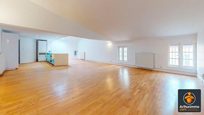 Appartement à louer - Charly - 4 pièces - 2 chambres