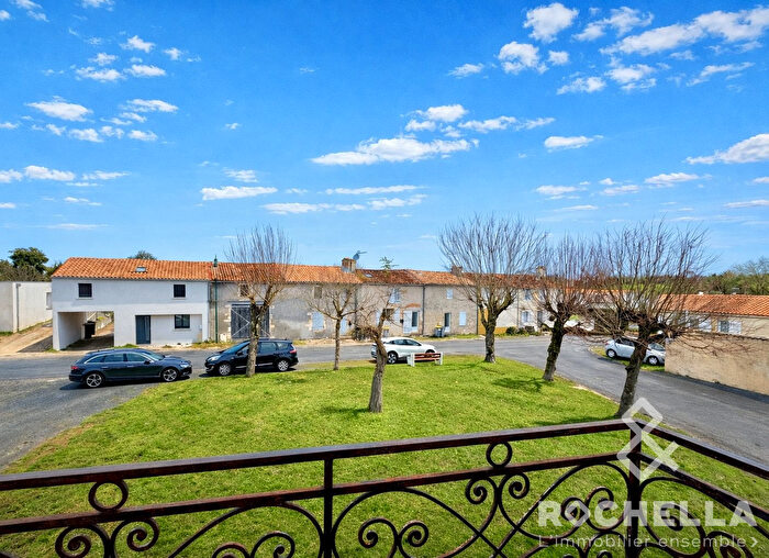 Maison à vendre - Ciré-dAunis - 5 pièces - 3 chambres