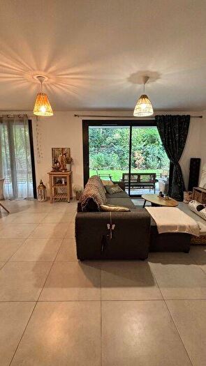 Appartement à louer - Collonges-sous-Salève - 4 pièces - 3 chambres