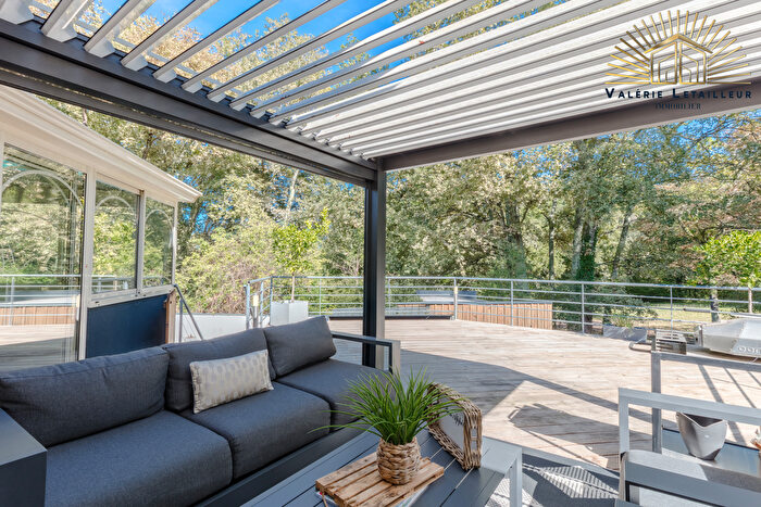 Maison à vendre - Salleb uf, Salleboeuf - 6 pièces - 4 chambres