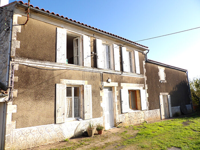 Maison 6 pièces à Saint-Savinien, à vendre