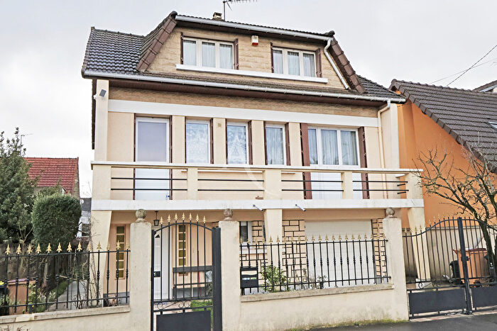 Maison à vendre - Neuilly-sur-Marne, Avenir - 7 pièces - 5 chambres