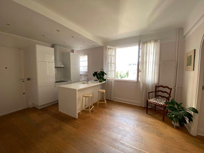 Appartement 2 pièces à Auteuil Nord, Paris ème arrondissement, à louer