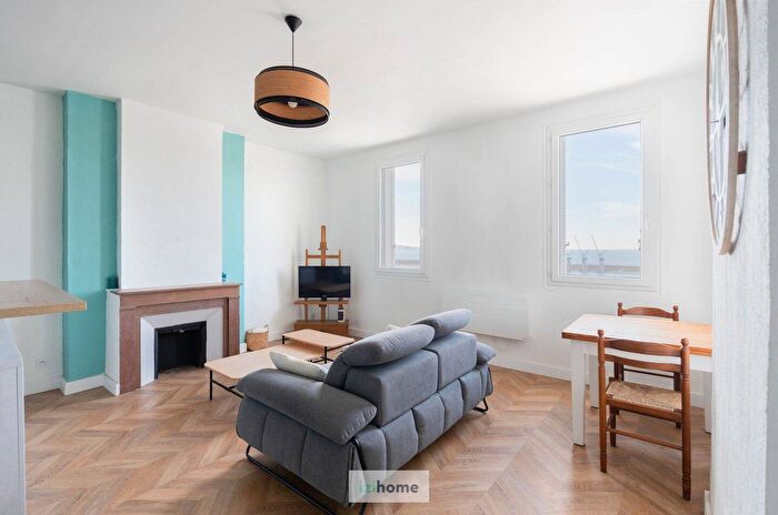 Appartement à louer - La Joliette, Marseille ème - 3 pièces - 2 chambres