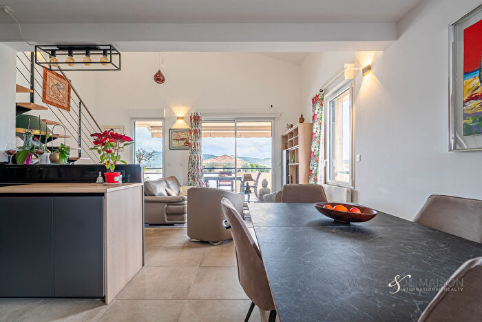 Appartement à vendre - Aix-en-Provence, Pont de lArc - 4 pièces - 3 chambres