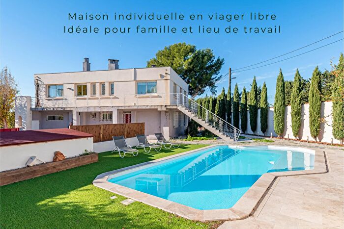 Maison à vendre - Marseille e , Les Trois Lucs - 9 pièces - 5 chambres